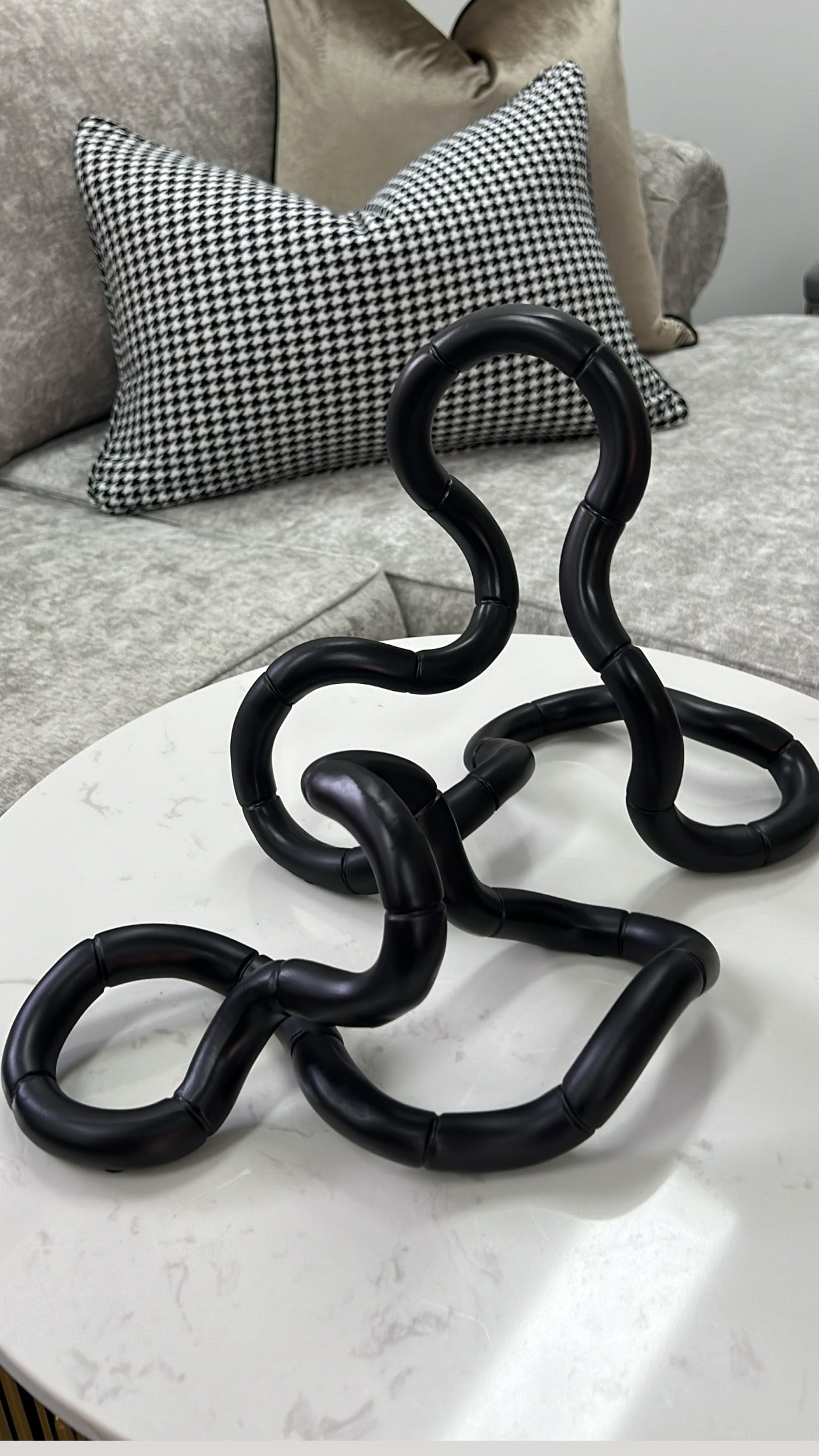 Curve sculpture stand | Luscious Homewares