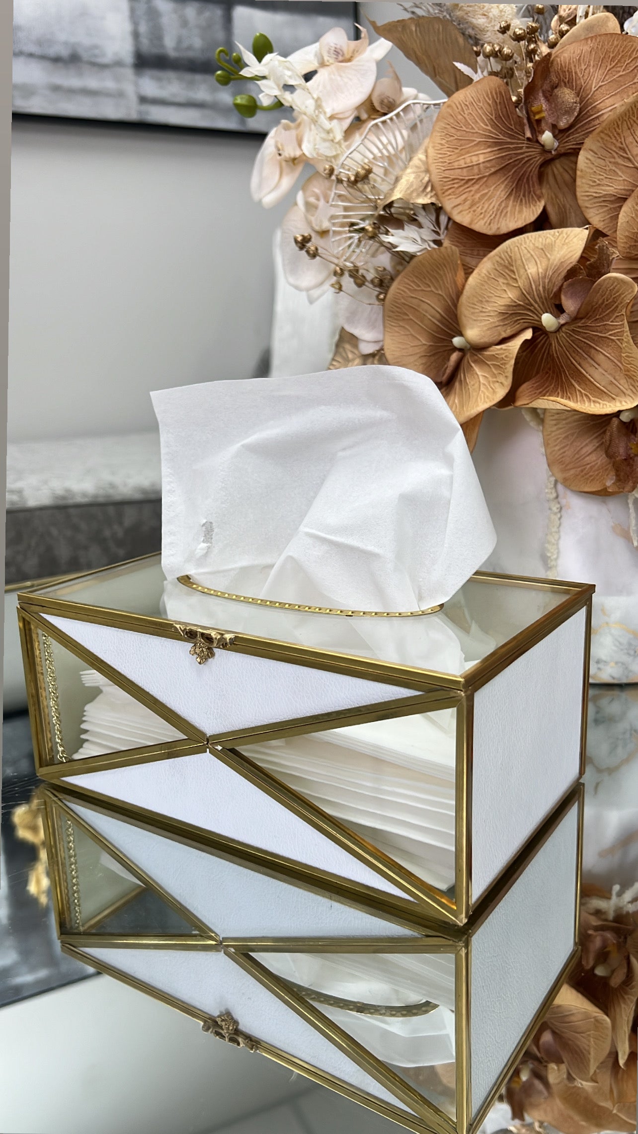 Lenora white tissue box | Luscious Homewares